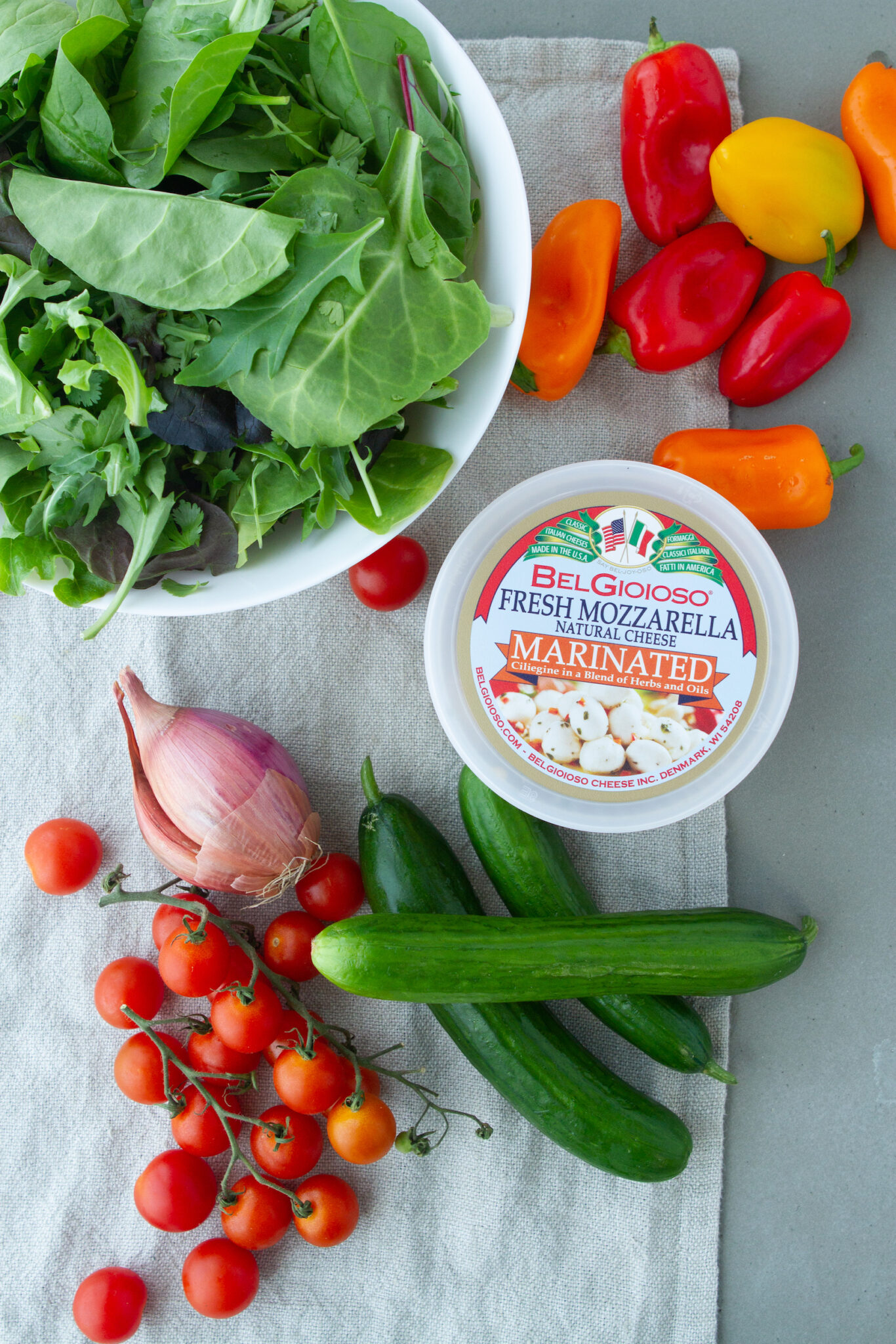CRUNCHY GARDEN MOZZARELLA SALAD - Julies Apron